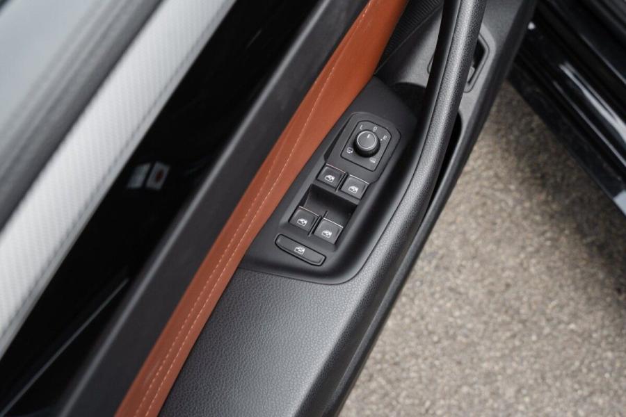 Black Volkswagen Arteon 2022 in Riga, with an engine capacity of 1.40 L and mileage of 142 thousand km for 22900 €, photo 12 on AUTOMOTO.COM.LV