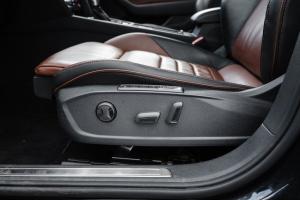 Black Volkswagen Arteon 2022 in Riga, with an engine capacity of 1.40 L and mileage of 142 thousand km for 22900 €, photo 14 on AUTOMOTO.COM.LV
