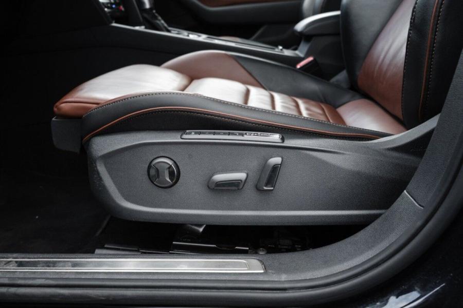 Black Volkswagen Arteon 2022 in Riga, with an engine capacity of 1.40 L and mileage of 142 thousand km for 22900 €, photo 14 on AUTOMOTO.COM.LV