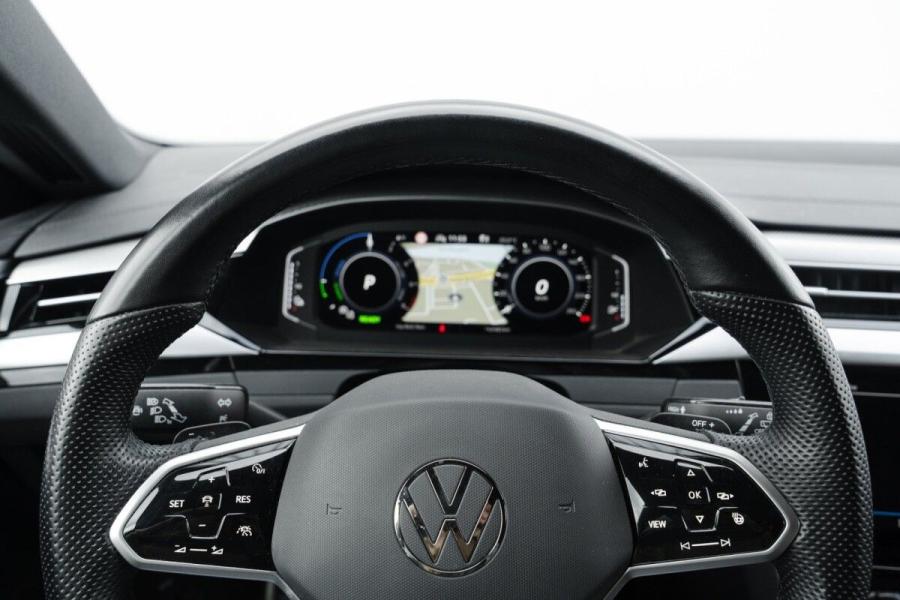 Black Volkswagen Arteon 2022 in Riga, with an engine capacity of 1.40 L and mileage of 142 thousand km for 22900 €, photo 20 on AUTOMOTO.COM.LV