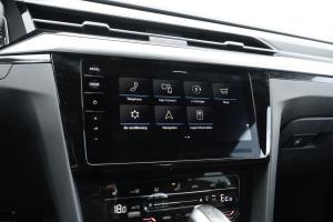 Black Volkswagen Arteon 2022 in Riga, with an engine capacity of 1.40 L and mileage of 142 thousand km for 22900 €, photo 24 on AUTOMOTO.COM.LV