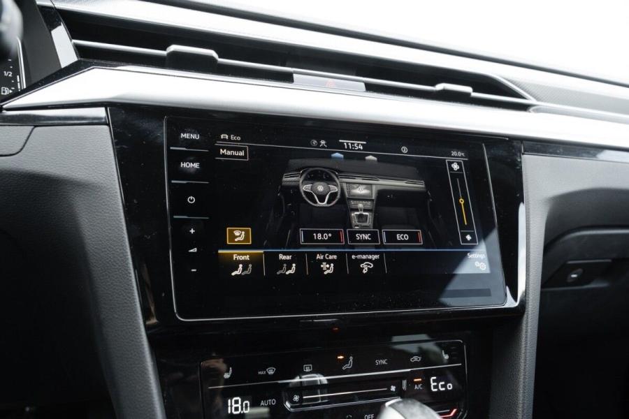 Black Volkswagen Arteon 2022 in Riga, with an engine capacity of 1.40 L and mileage of 142 thousand km for 22900 €, photo 26 on AUTOMOTO.COM.LV