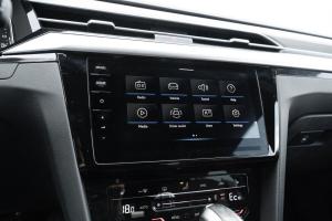 Black Volkswagen Arteon 2022 in Riga, with an engine capacity of 1.40 L and mileage of 142 thousand km for 22900 €, photo 27 on AUTOMOTO.COM.LV