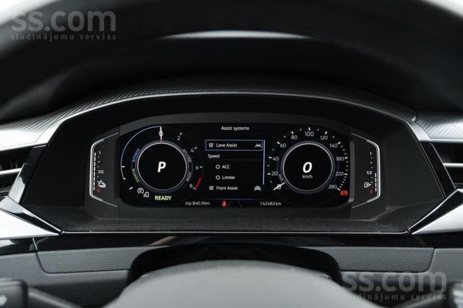 Black Volkswagen Arteon 2022 in Riga, with an engine capacity of 1.40 L and mileage of 142 thousand km for 22900 €, photo 18 on AUTOMOTO.COM.LV