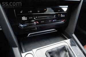 Black Volkswagen Arteon 2022 in Riga, with an engine capacity of 1.40 L and mileage of 142 thousand km for 22900 €, photo 22 on AUTOMOTO.COM.LV