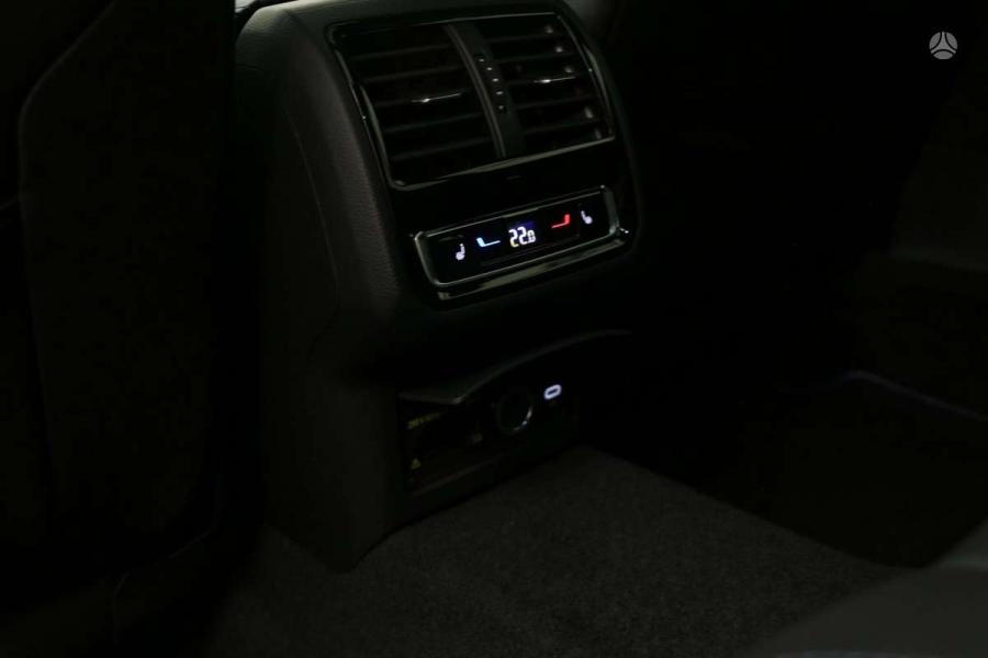 Black Volkswagen Arteon 2022 in Vilnius, with an engine capacity of 1.98 L and mileage of 62 thousand km for 36490 €, photo 15 on AUTOMOTO.COM.LV