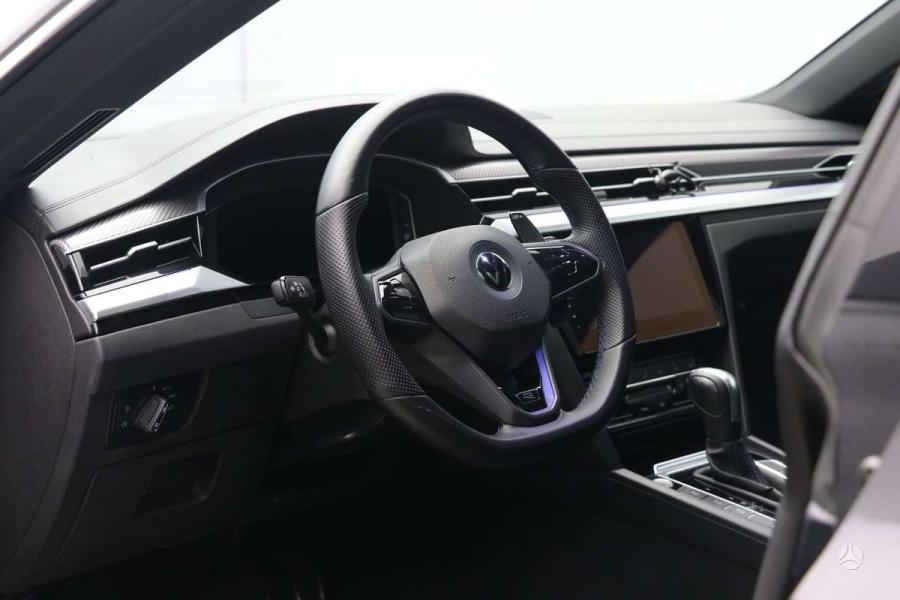 Black Volkswagen Arteon 2022 in Vilnius, with an engine capacity of 1.98 L and mileage of 62 thousand km for 36490 €, photo 21 on AUTOMOTO.COM.LV