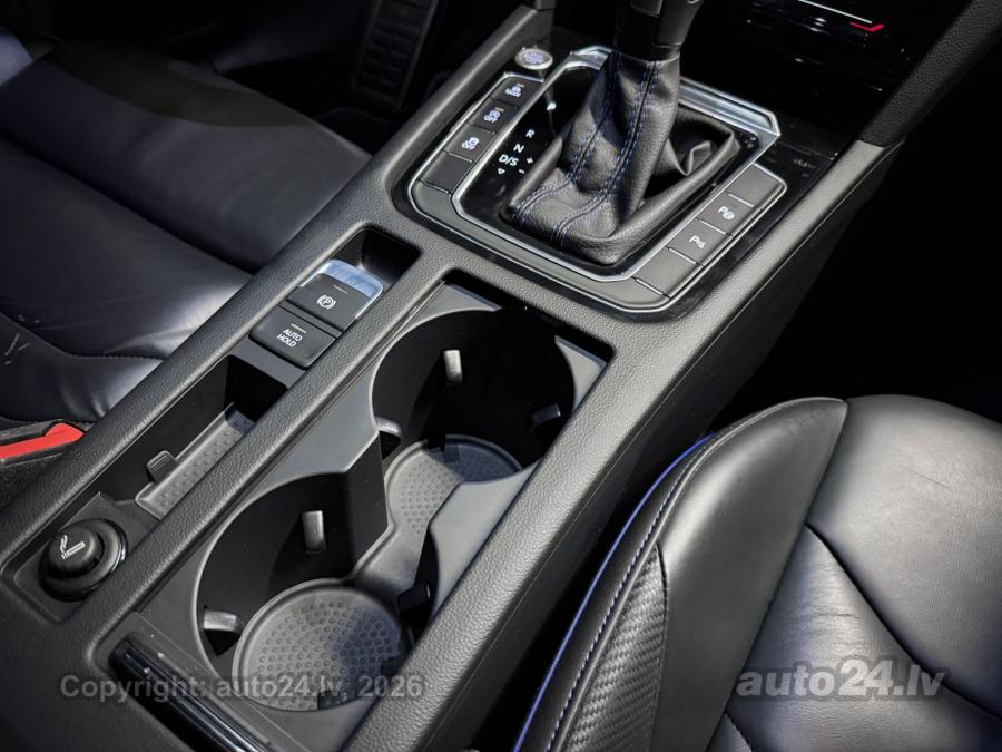 Black Volkswagen Arteon 2023 in Tallinn, with an engine capacity of 2.00 L and mileage of 69 thousand km for 37900 €, photo 18 on AUTOMOTO.COM.LV