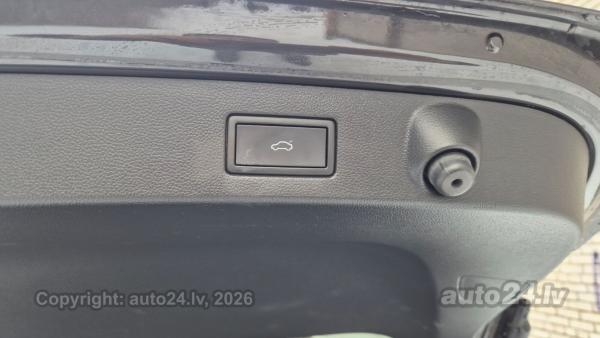 Black Volkswagen Arteon 2023 in Tallinn, with an engine capacity of 2.00 L and mileage of 93 thousand km for 25900 €, photo 9 on AUTOMOTO.COM.LV