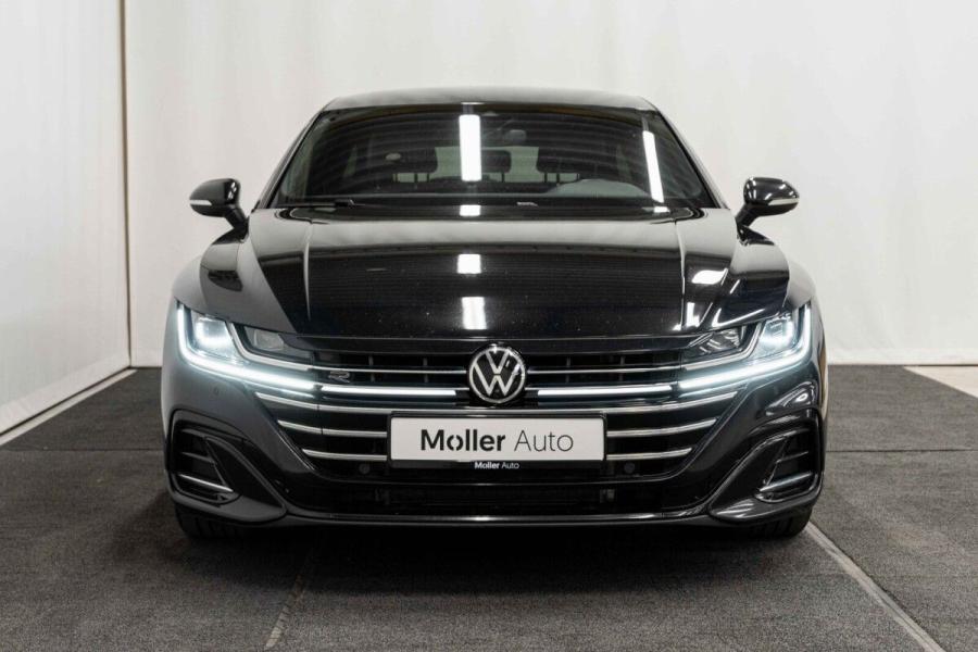 Black Volkswagen Arteon 2023 in Tallinn, with an engine capacity of 2.00 L and mileage of 154 thousand km for 26900 €, photo 3 on AUTOMOTO.COM.LV