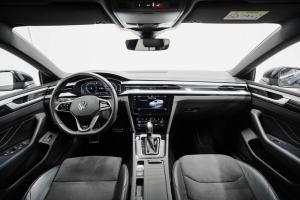 Black Volkswagen Arteon 2023 in Tallinn, with an engine capacity of 2.00 L and mileage of 154 thousand km for 26900 €, photo 10 on AUTOMOTO.COM.LV