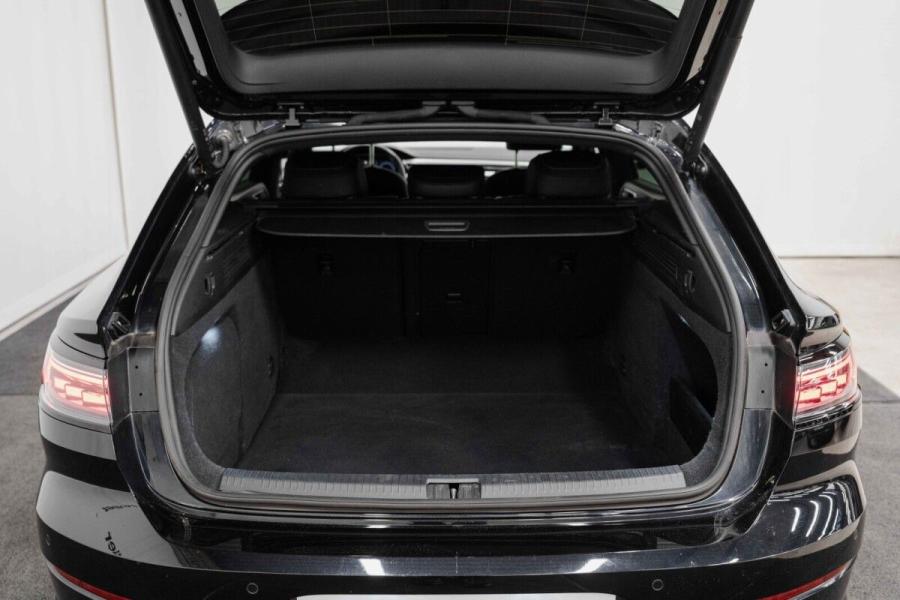 Black Volkswagen Arteon 2023 in Tallinn, with an engine capacity of 2.00 L and mileage of 154 thousand km for 26900 €, photo 17 on AUTOMOTO.COM.LV