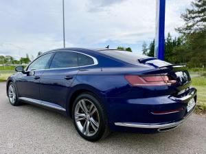 Blue Volkswagen Arteon 2017 in Vilnius, with an engine capacity of 1.97 L and mileage of 241 thousand km for 18500 €, photo 5 on AUTOMOTO.COM.LV