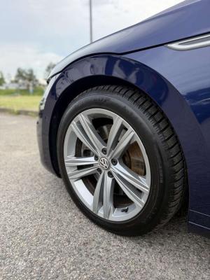 Blue Volkswagen Arteon 2017 in Vilnius, with an engine capacity of 1.97 L and mileage of 241 thousand km for 18500 €, photo 18 on AUTOMOTO.COM.LV