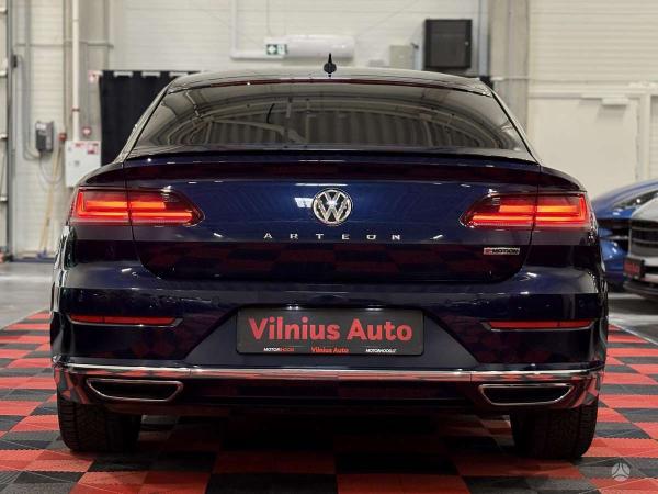 Blue Volkswagen Arteon 2017 in Vilnius, with an engine capacity of 1.97 L and mileage of 243 thousand km for 17990 €, photo 5 on AUTOMOTO.COM.LV