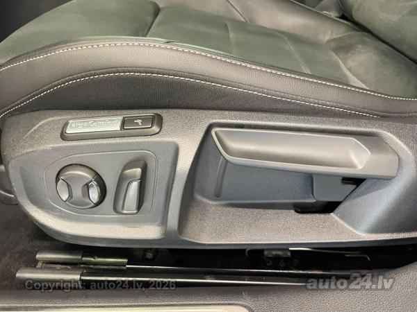 Zils Volkswagen Arteon 2022 Tallina, ar dzinēja tilpumu 1.40 L un nobraukumu 74 tūkst. km par 29990 €, foto 9 vietnē AUTOMOTO.COM.LV