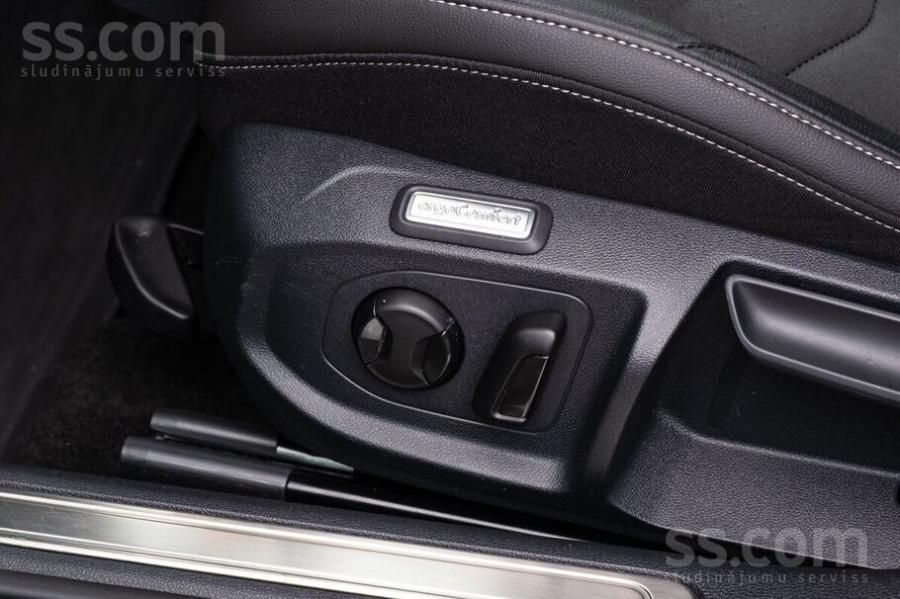 Blue Volkswagen Arteon 2022 in Riga, with an engine capacity of 1.40 L and mileage of 72 thousand km for 22950 €, photo 16 on AUTOMOTO.COM.LV