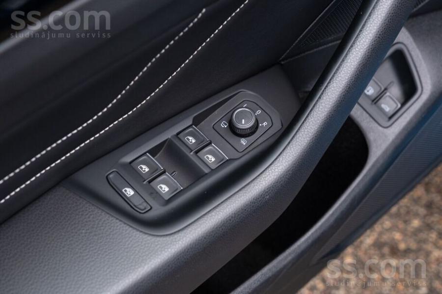 Blue Volkswagen Arteon 2022 in Riga, with an engine capacity of 1.40 L and mileage of 72 thousand km for 22950 €, photo 17 on AUTOMOTO.COM.LV