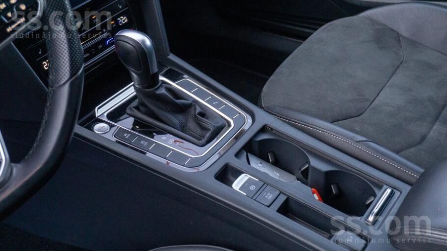 Blue Volkswagen Arteon 2021 in Riga, with an engine capacity of 2.00 L and mileage of 220 thousand km for 22990 €, photo 16 on AUTOMOTO.COM.LV
