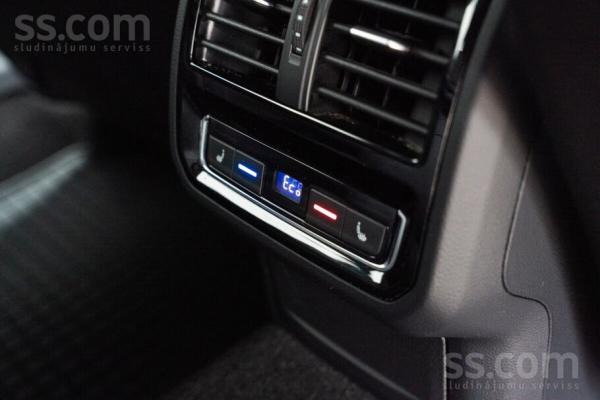 Blue Volkswagen Arteon 2021 in Riga, with an engine capacity of 1.40 L and mileage of 60 thousand km for 26500 €, photo 9 on AUTOMOTO.COM.LV