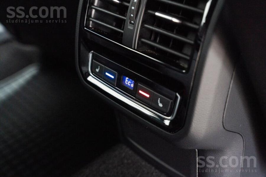 Blue Volkswagen Arteon 2021 in Riga, with an engine capacity of 1.40 L and mileage of 60 thousand km for 26500 €, photo 10 on AUTOMOTO.COM.LV