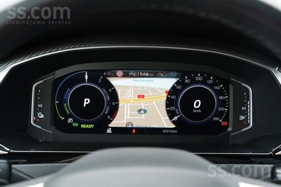 Blue Volkswagen Arteon 2021 in Riga, with an engine capacity of 1.40 L and mileage of 60 thousand km for 26500 €, photo 18 on AUTOMOTO.COM.LV