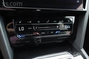 Blue Volkswagen Arteon 2021 in Riga, with an engine capacity of 1.40 L and mileage of 60 thousand km for 26500 €, photo 21 on AUTOMOTO.COM.LV