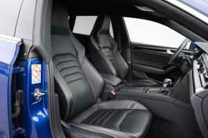 Blue Volkswagen Arteon 2021 in Riga, with an engine capacity of 1.40 L and mileage of 60 thousand km for 26500 €, photo 8 on AUTOMOTO.COM.LV