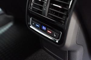 Blue Volkswagen Arteon 2021 in Riga, with an engine capacity of 1.40 L and mileage of 60 thousand km for 26500 €, photo 10 on AUTOMOTO.COM.LV