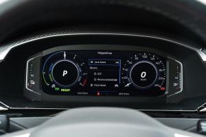Blue Volkswagen Arteon 2021 in Riga, with an engine capacity of 1.40 L and mileage of 60 thousand km for 26500 €, photo 16 on AUTOMOTO.COM.LV