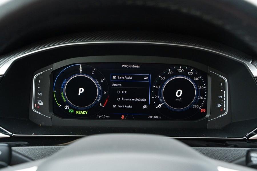 Blue Volkswagen Arteon 2021 in Riga, with an engine capacity of 1.40 L and mileage of 60 thousand km for 26500 €, photo 16 on AUTOMOTO.COM.LV