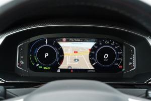 Blue Volkswagen Arteon 2021 in Riga, with an engine capacity of 1.40 L and mileage of 60 thousand km for 26500 €, photo 18 on AUTOMOTO.COM.LV