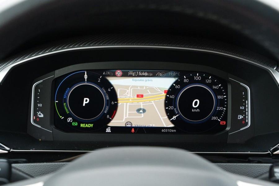 Blue Volkswagen Arteon 2021 in Riga, with an engine capacity of 1.40 L and mileage of 60 thousand km for 26500 €, photo 18 on AUTOMOTO.COM.LV