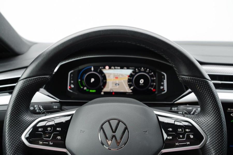 Blue Volkswagen Arteon 2021 in Riga, with an engine capacity of 1.40 L and mileage of 60 thousand km for 26500 €, photo 19 on AUTOMOTO.COM.LV