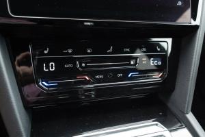 Blue Volkswagen Arteon 2021 in Riga, with an engine capacity of 1.40 L and mileage of 60 thousand km for 26500 €, photo 21 on AUTOMOTO.COM.LV