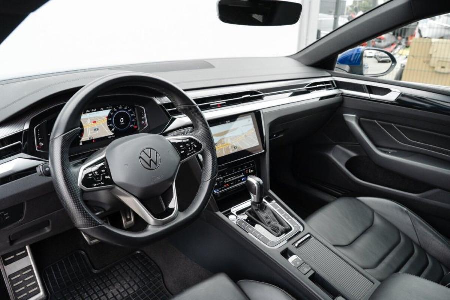 Blue Volkswagen Arteon 2021 in Riga, with an engine capacity of 1.40 L and mileage of 60 thousand km for 26500 €, photo 31 on AUTOMOTO.COM.LV