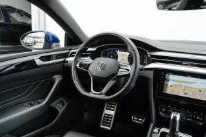Blue Volkswagen Arteon 2021 in Riga, with an engine capacity of 1.40 L and mileage of 60 thousand km for 26500 €, photo 35 on AUTOMOTO.COM.LV
