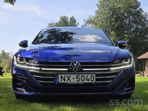 Blue Volkswagen Arteon 2022 in Liepaja, with an engine capacity of 2.00 L and mileage of 73 thousand km for 36243 €, photo 6 on AUTOMOTO.COM.LV