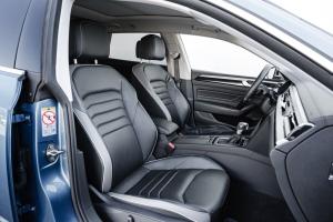 Blue Volkswagen Arteon 2022 in Riga, with an engine capacity of 1.40 L and mileage of 114 thousand km for 23500 €, photo 8 on AUTOMOTO.COM.LV