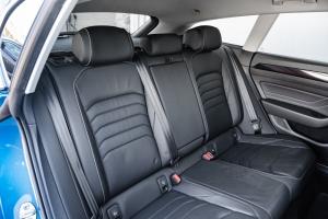 Blue Volkswagen Arteon 2022 in Riga, with an engine capacity of 1.40 L and mileage of 114 thousand km for 23500 €, photo 10 on AUTOMOTO.COM.LV