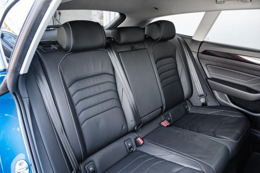 Blue Volkswagen Arteon 2022 in Riga, with an engine capacity of 1.40 L and mileage of 114 thousand km for 23500 €, photo 10 on AUTOMOTO.COM.LV