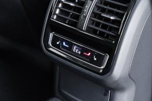 Blue Volkswagen Arteon 2022 in Riga, with an engine capacity of 1.40 L and mileage of 114 thousand km for 23500 €, photo 11 on AUTOMOTO.COM.LV