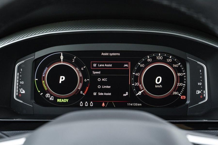 Blue Volkswagen Arteon 2022 in Riga, with an engine capacity of 1.40 L and mileage of 114 thousand km for 23500 €, photo 20 on AUTOMOTO.COM.LV