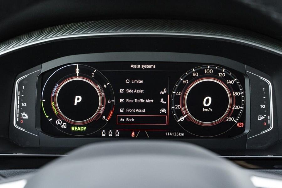 Blue Volkswagen Arteon 2022 in Riga, with an engine capacity of 1.40 L and mileage of 114 thousand km for 23500 €, photo 21 on AUTOMOTO.COM.LV