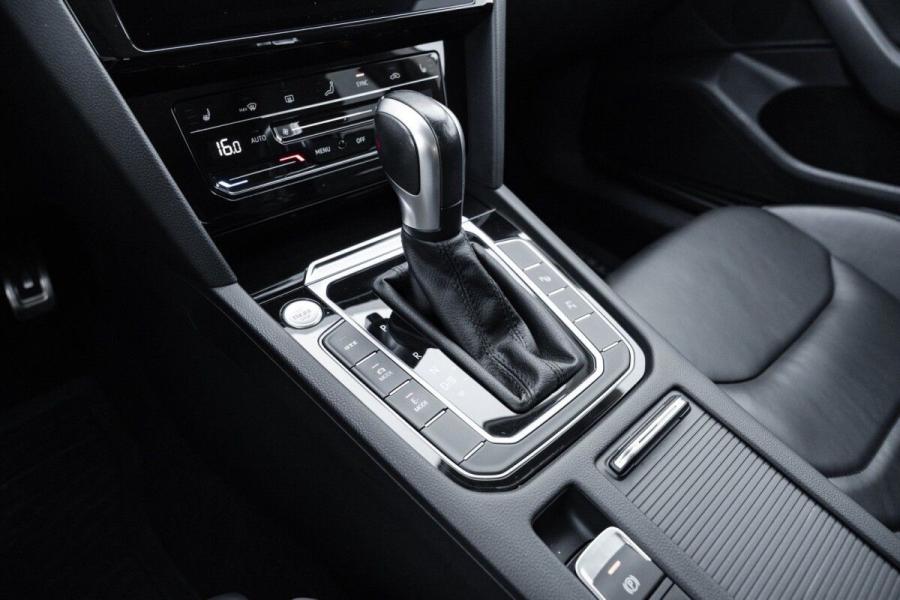 Blue Volkswagen Arteon 2022 in Riga, with an engine capacity of 1.40 L and mileage of 114 thousand km for 23500 €, photo 26 on AUTOMOTO.COM.LV