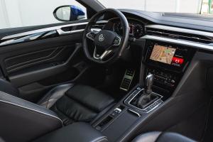 Blue Volkswagen Arteon 2023 in Ventspils, with an engine capacity of 2.00 L and mileage of 109 thousand km for 28100 €, photo 16 on AUTOMOTO.COM.LV