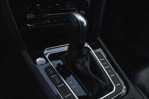 Blue Volkswagen Arteon 2023 in Ventspils, with an engine capacity of 2.00 L and mileage of 109 thousand km for 28100 €, photo 31 on AUTOMOTO.COM.LV