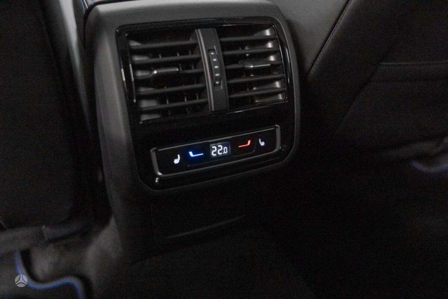 Blue Volkswagen Arteon 2023 in Vilnius, with an engine capacity of 2.00 L and mileage of 55 thousand km for 36900 €, photo 25 on AUTOMOTO.COM.LV