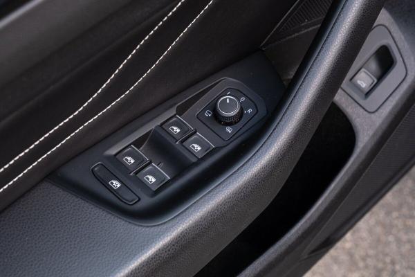 Volkswagen Arteon 2023 in Riga, with an engine capacity of 2.00 L and mileage of 32 thousand km for 29500 €, photo 10 on AUTOMOTO.COM.LV