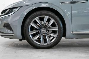 Grey Volkswagen Arteon 2021 in Vilnius, with an engine capacity of 1.40 L and mileage of 109 thousand km for 23900 €, photo 24 on AUTOMOTO.COM.LV